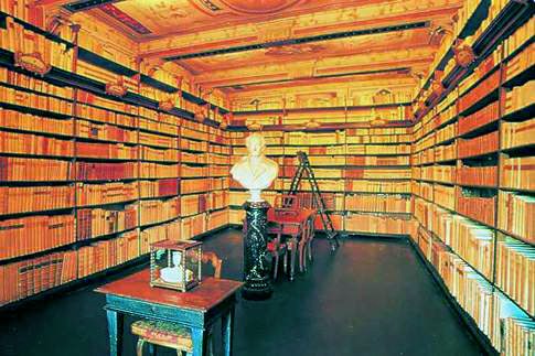 Recanati: The Leopardi library